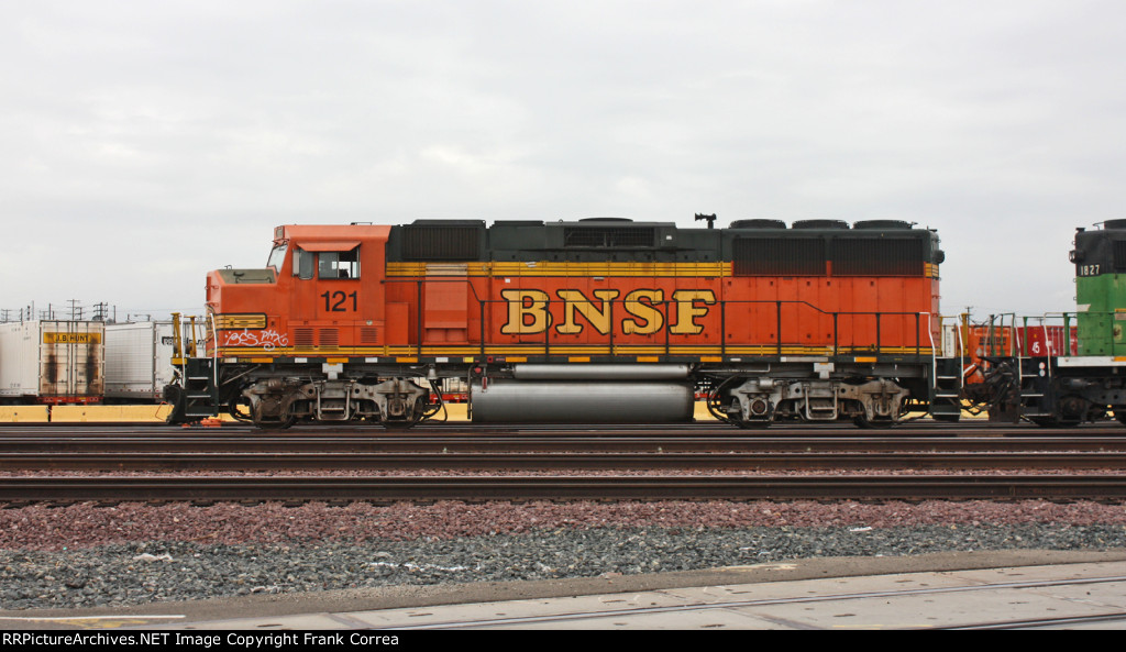 BNSF 121